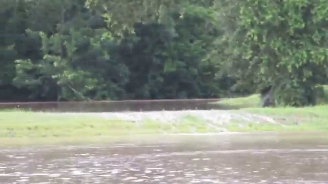 Clear Creek Flooding - Forest of Friendswood Part 2 - 26 May 2015 - YouTube
