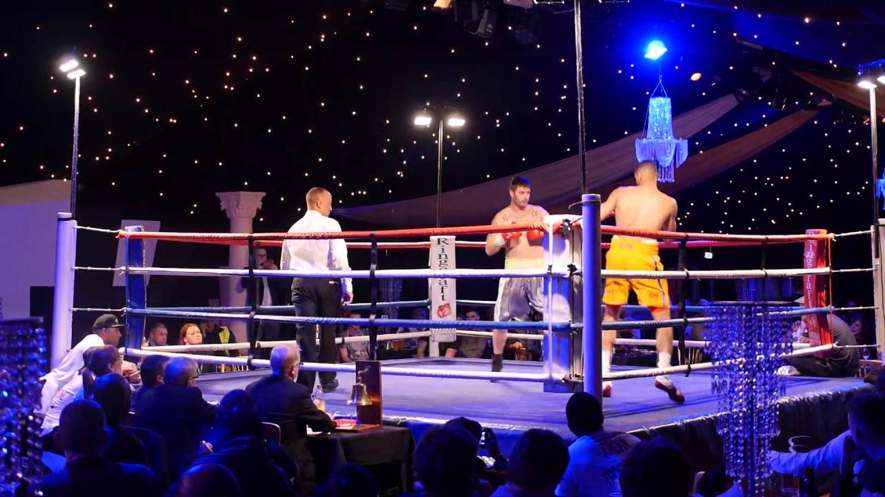 Jordan Thompson First Professional Boxing Match 1 - YouTube