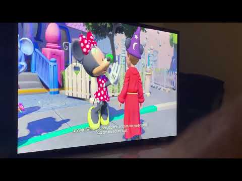 Minnie Mouse loves her feet 🦶🏻