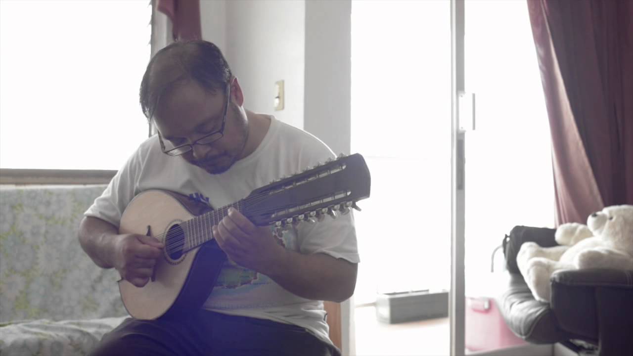 Filipino Banduria - first attempt - YouTube