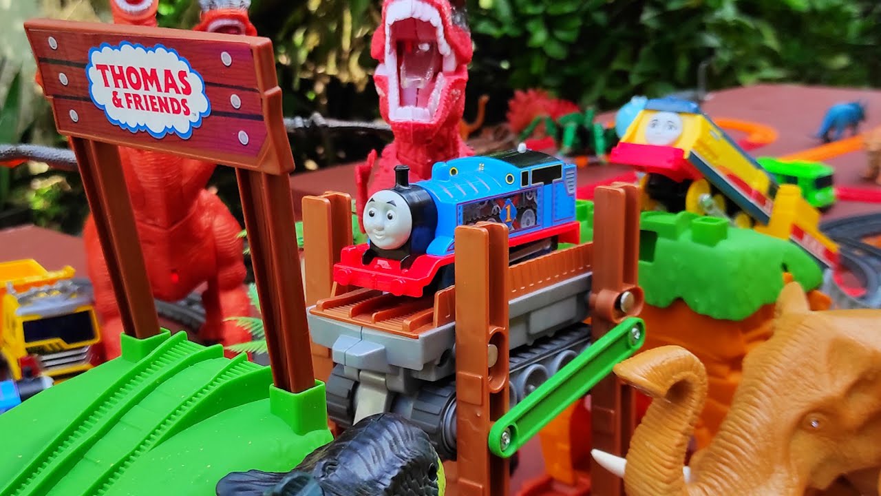 Kereta Api Thomas Hantu Laba-laba, Dinosaurus, Truk Oleng, Gajah, Naga ...