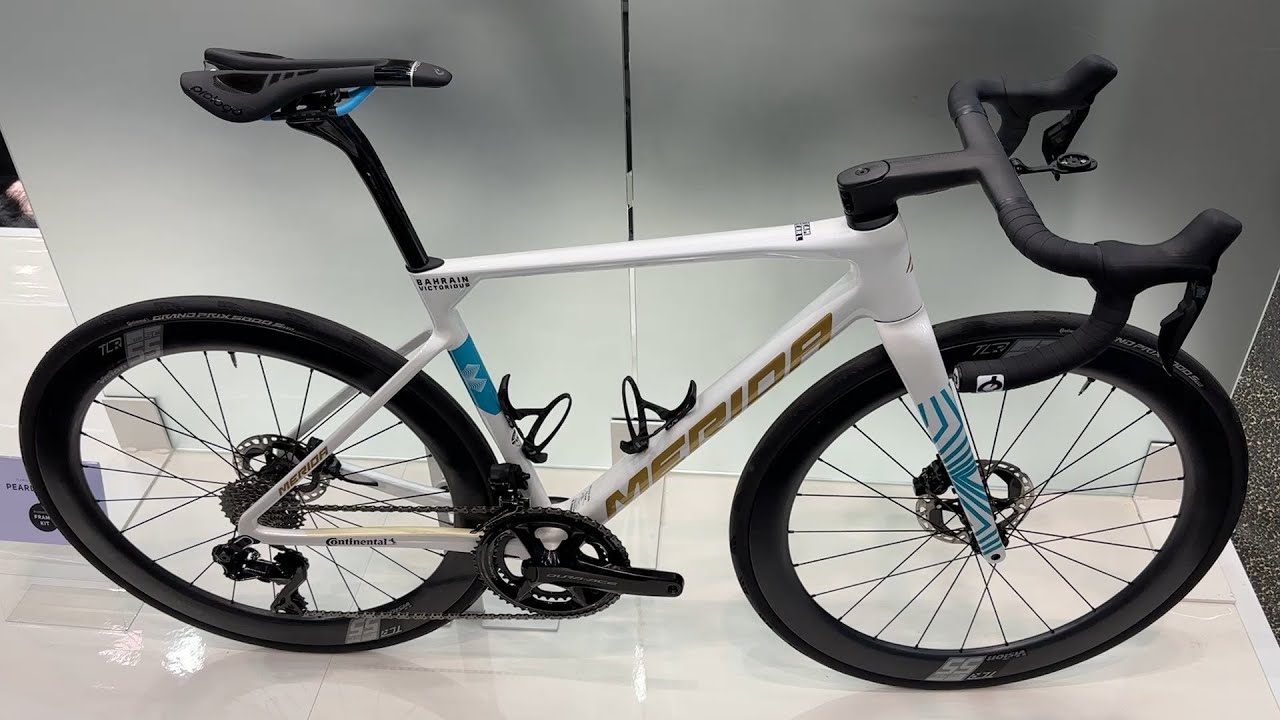 Great Race Bike ! 2024 Merida Scultura Team Bahrain Victorious - YouTube