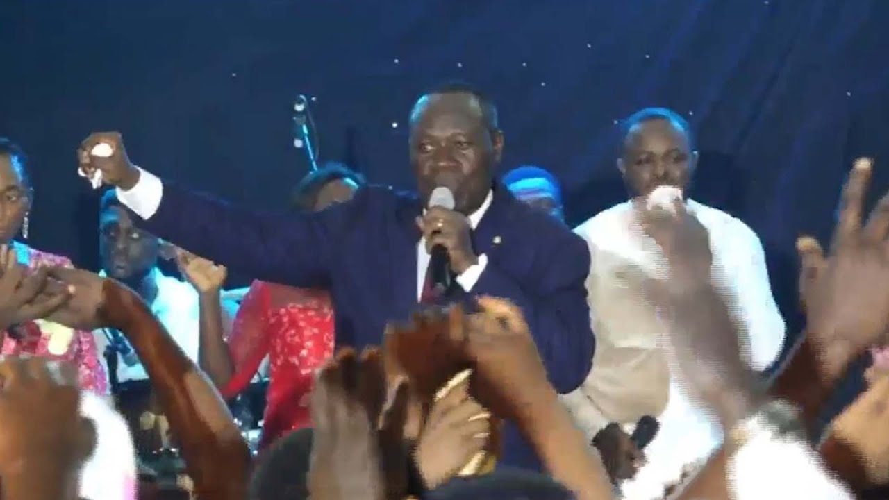 Elder Mireku Leads the Hottest Pentecostal Praises at Festival of ...