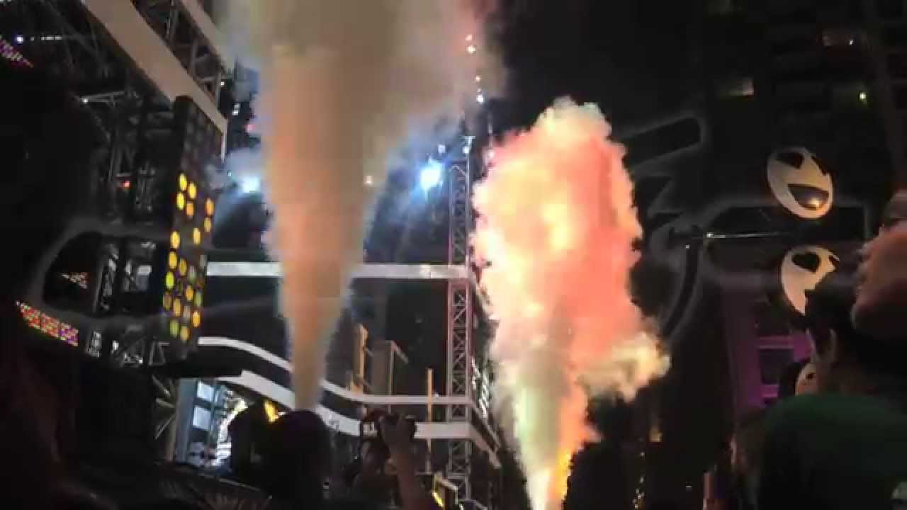 G Eazy on Stage using Custom Built and Installed CO2 Cryo LED Color ...