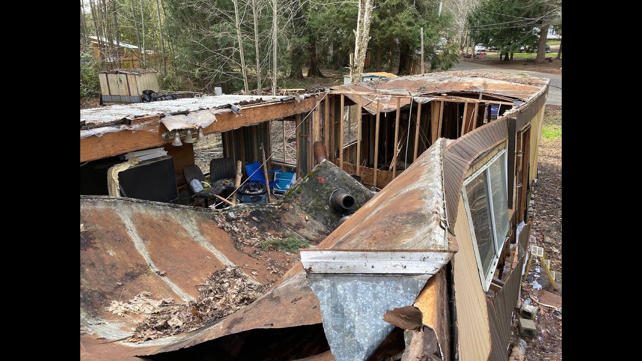 Old Single Wide Mobile Home Roof Collapse from Winter Snow Storm - YouTube