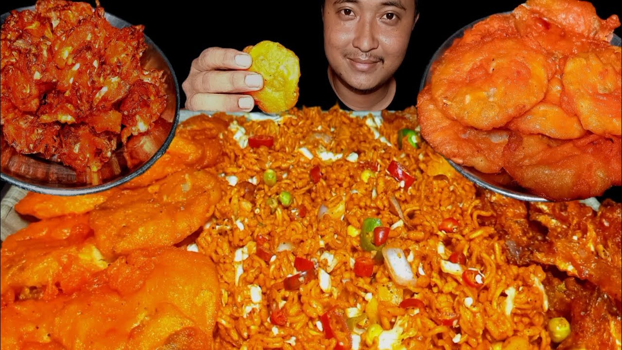 EATING SPICY GILO CHATPATE,AALUCHAP AND PAKAUDA || SUNIL OFFICIAL ...
