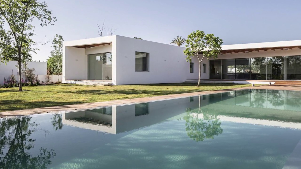 Modern Israeli Home Zigzags its Way through an Enthralling Garden - YouTube