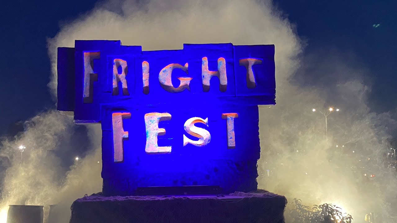 Fright Fest Opening Night at Six Flags St. Louis - YouTube