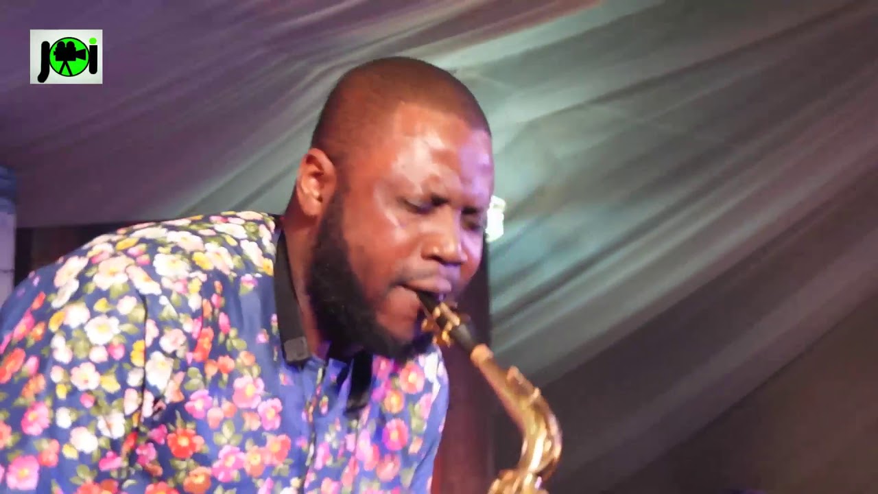 Mike Aremu at Funmi Sax's concert - YouTube