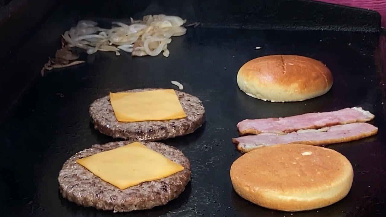 Delicious Kebab box and large beef burger - London Street Food - YouTube