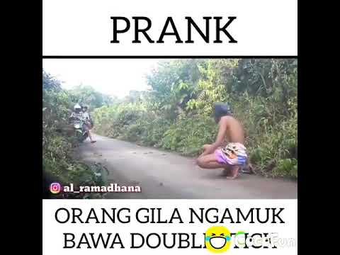 Prank orang gila gamuk di jalanan