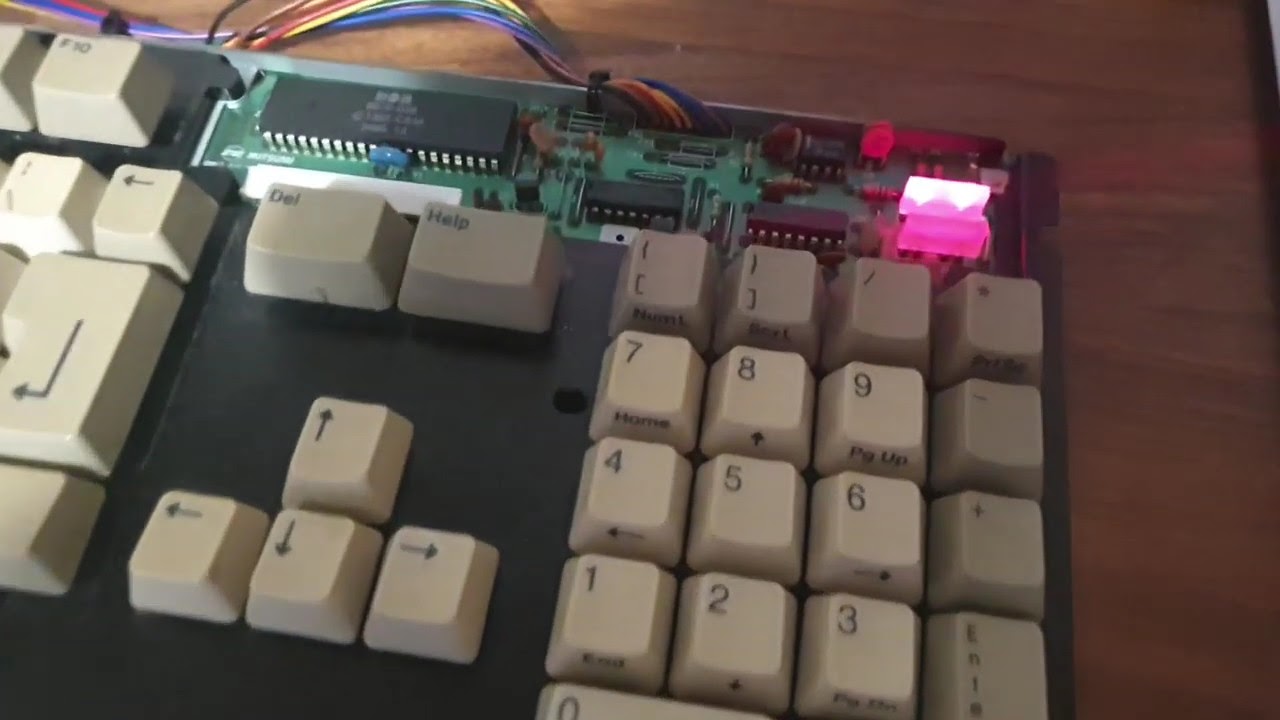 A500 keyboard on V4SA with arananet adapter - YouTube