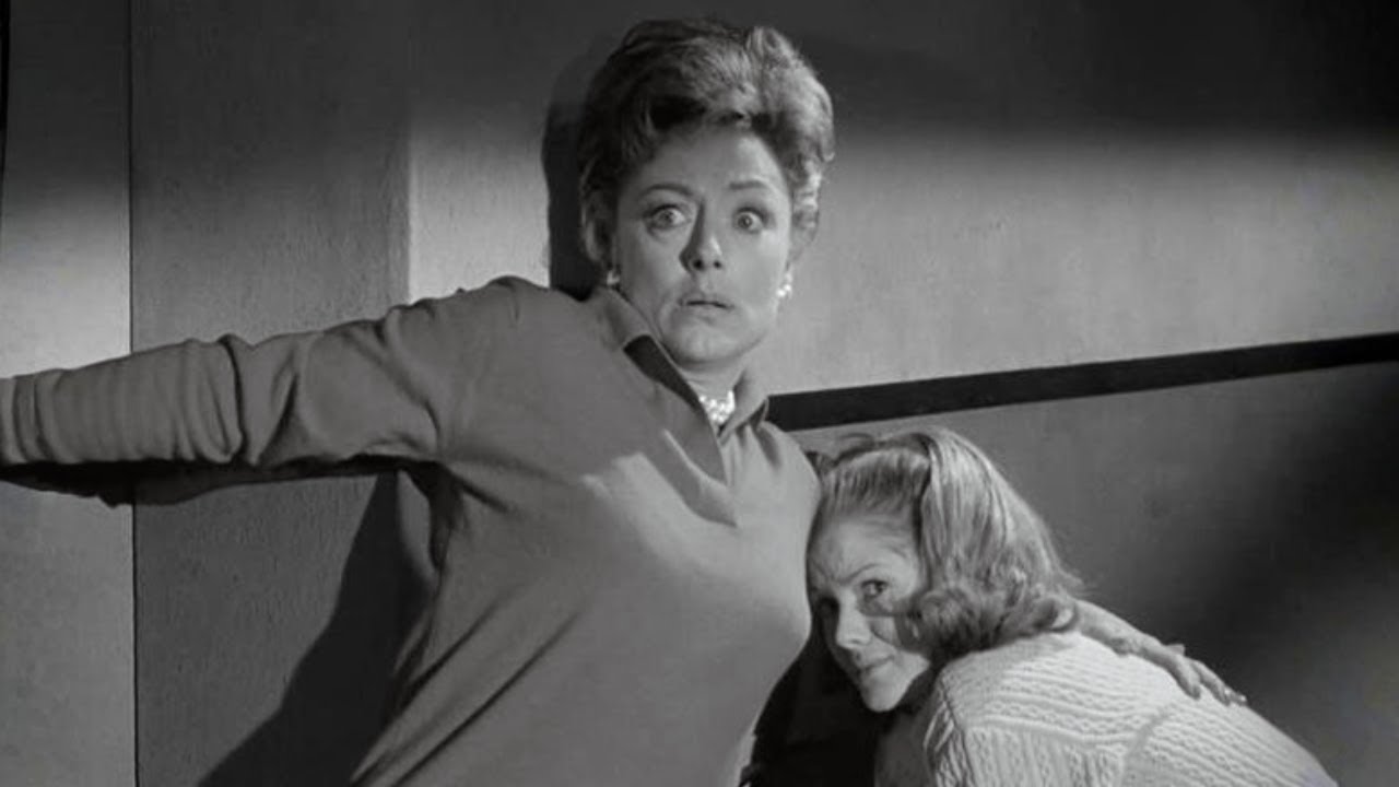 The Earth Dies Screaming (1964) | British Sci Fi Classic. - YouTube