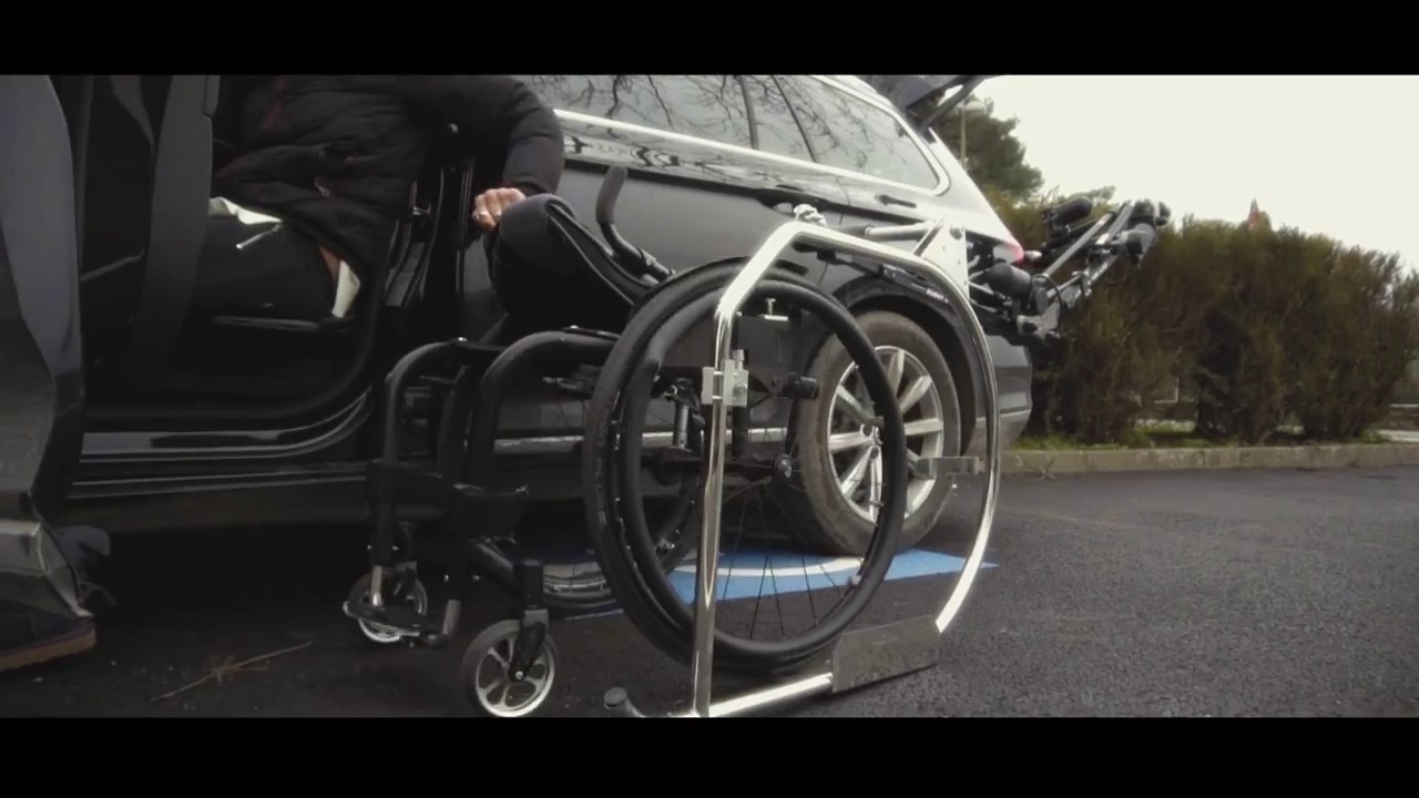 Démonstration du Bras Robot 3000 pour les véhicules PMR - YouTube
