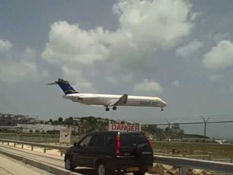 DC-9 landing in St. Marten - YouTube