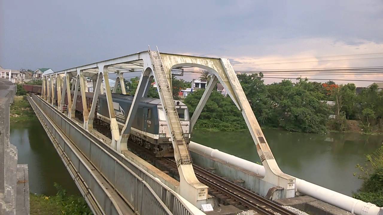 Đầu máy D20E - YouTube