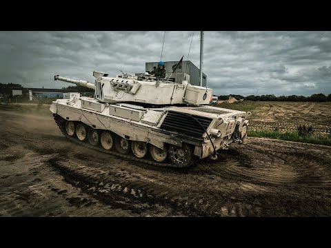 Leopard Tank - Hard brake and 180 turn - The roar of the Leopard 1 ...
