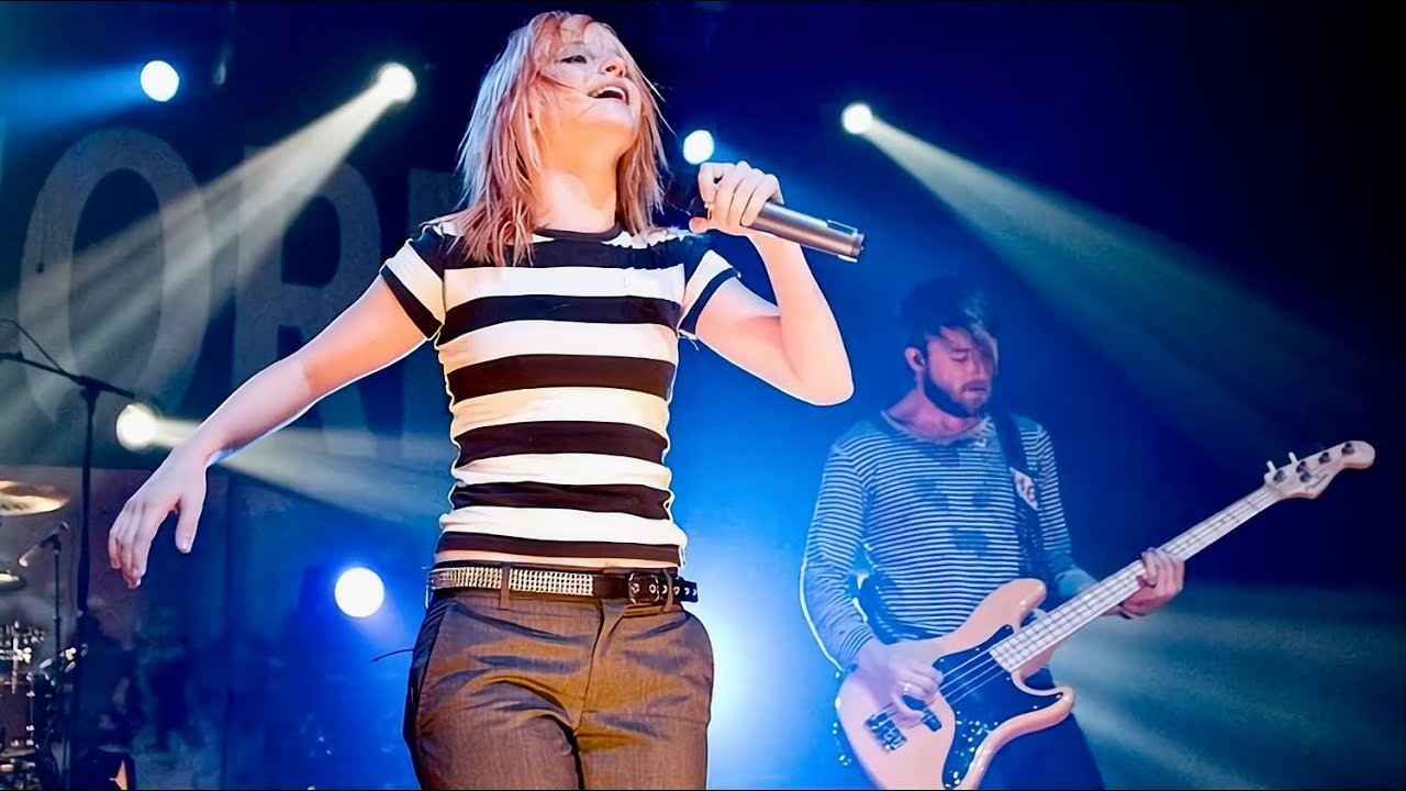 Paramore - Fences (Live from The Final RIOT!) - YouTube