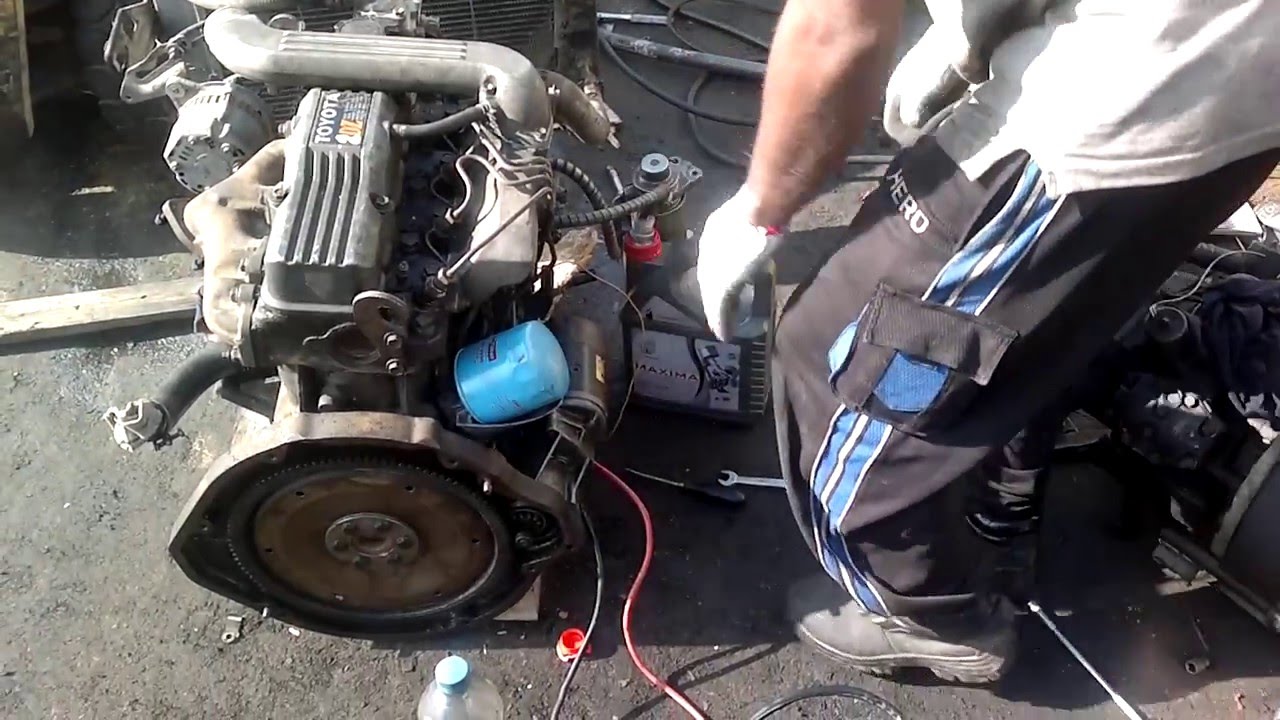 Old Toyota engine started on the ground with bro in shj - YouTube