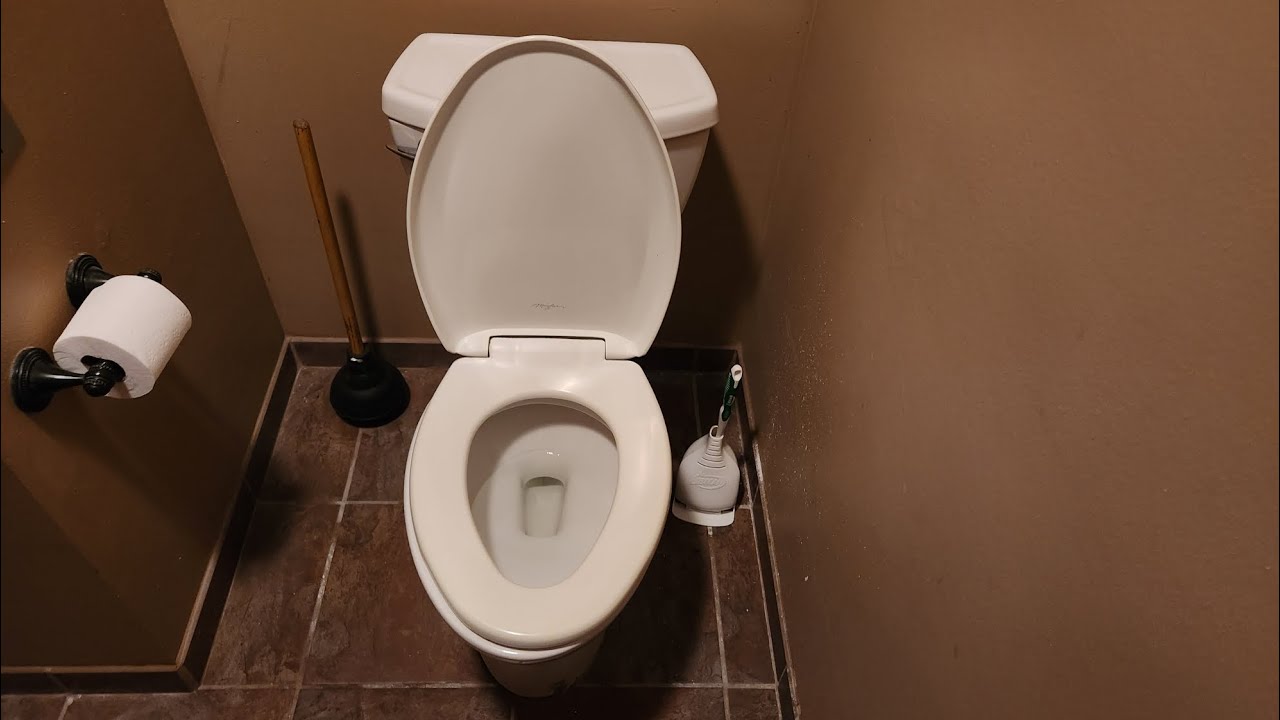 2000s American Standard Cadet 3 toilet - YouTube