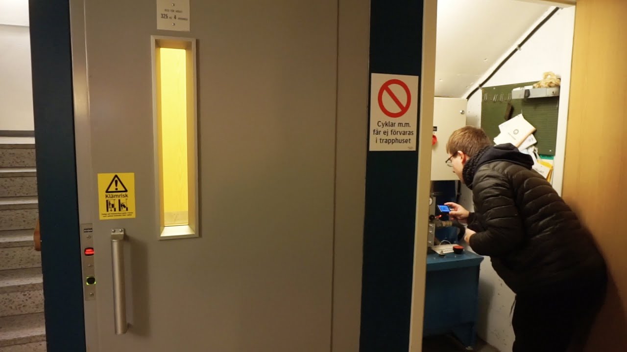 Machine Room Tour! 1988 KONE roped hydraulic elevator @ Södra ...