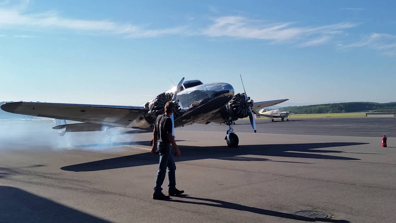 Lockheed electra first startup - YouTube