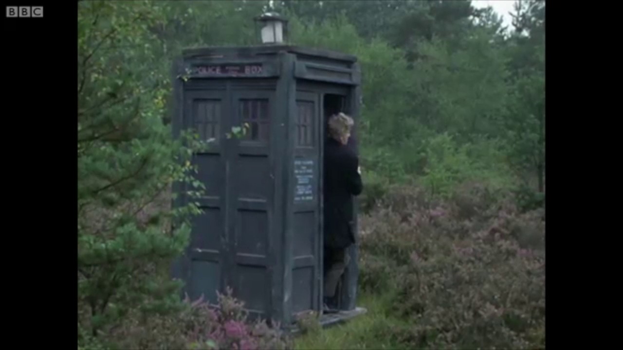 jon pertwee falls out of the tardis - YouTube