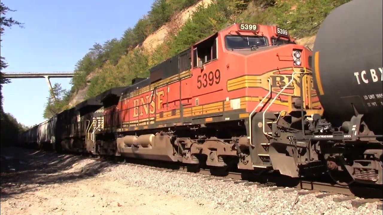 Trainspotting: NS #4721 with friendly crew and BNSF DP leads NS 123 through Keno, KY - YouTube