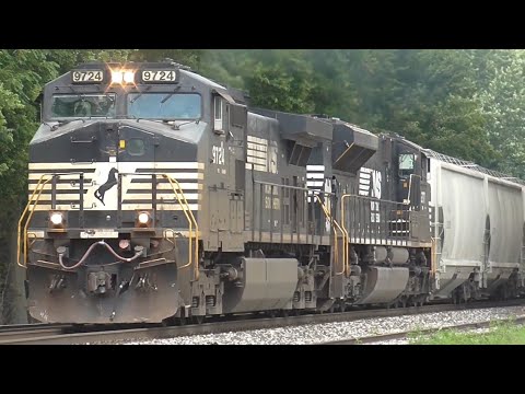 NS 9724 Leads D40 through Tolono, IL - YouTube