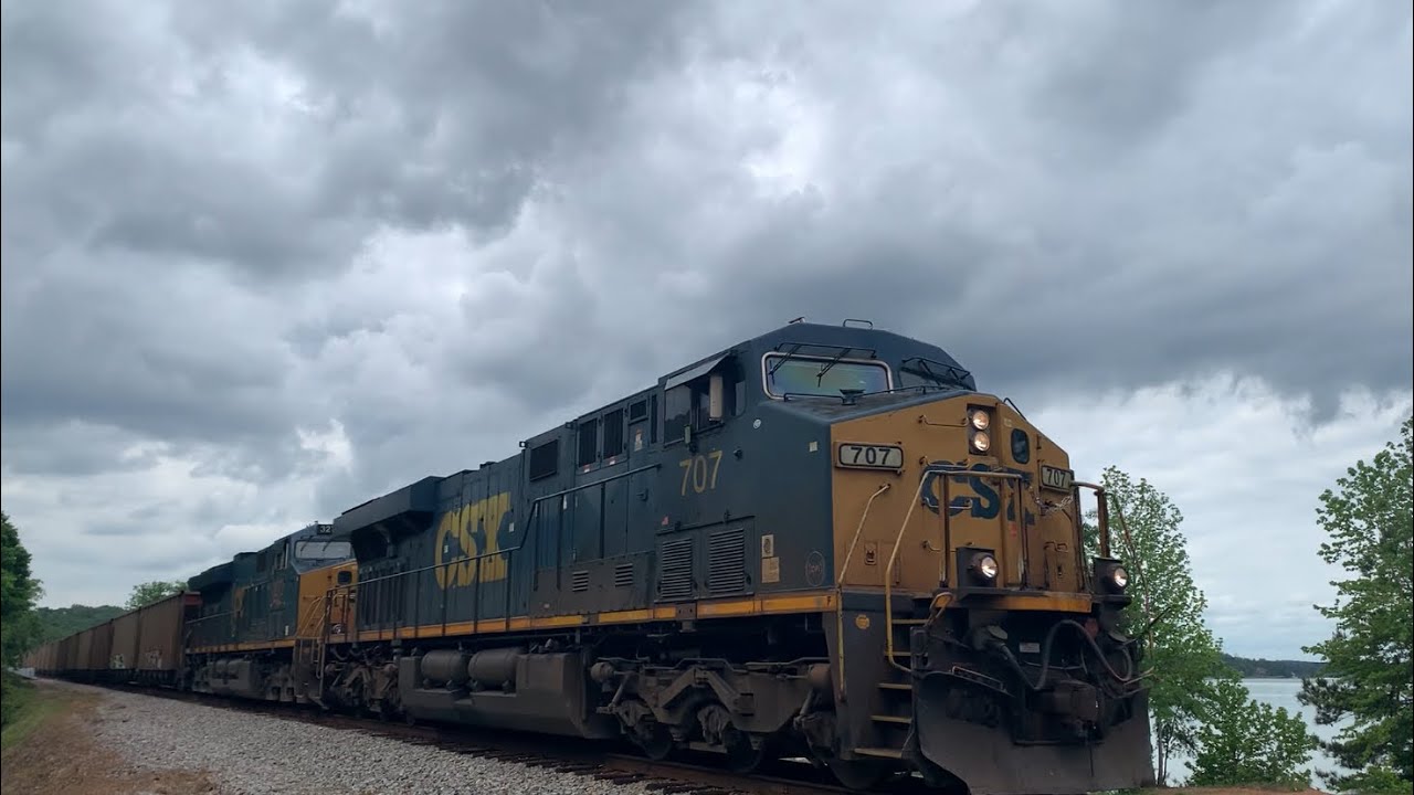 CSXT 707 Leads C904-25 Along Lake Greenwood at a Nice Pace!! - YouTube