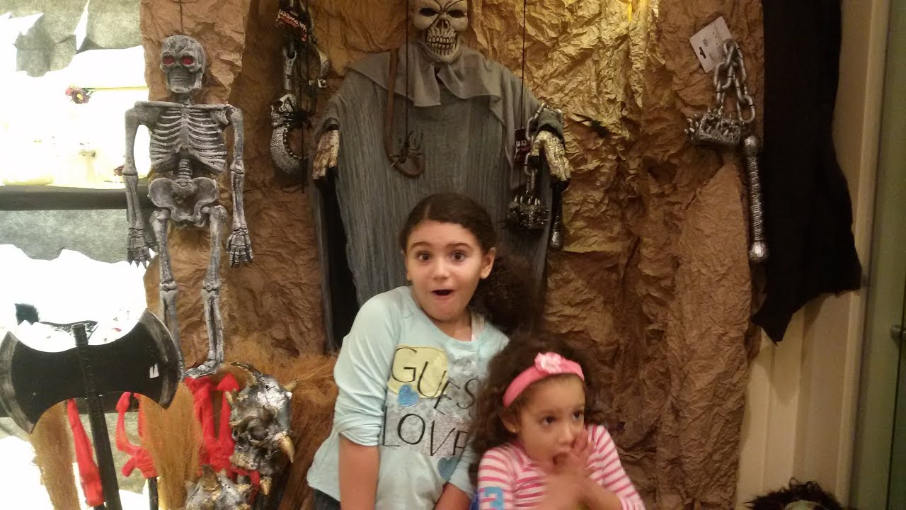 THE BEST HALLOWEEN STORE WITH SCARY FACES COSTUMES AND SKULLS - YouTube