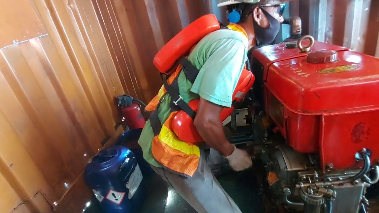 Proses Bunker Kapal dari Tongkang - YouTube