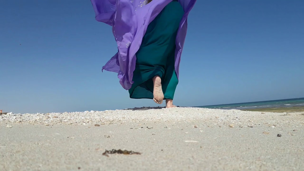 Khaliji Oman seaside Aziza belly dancer - YouTube