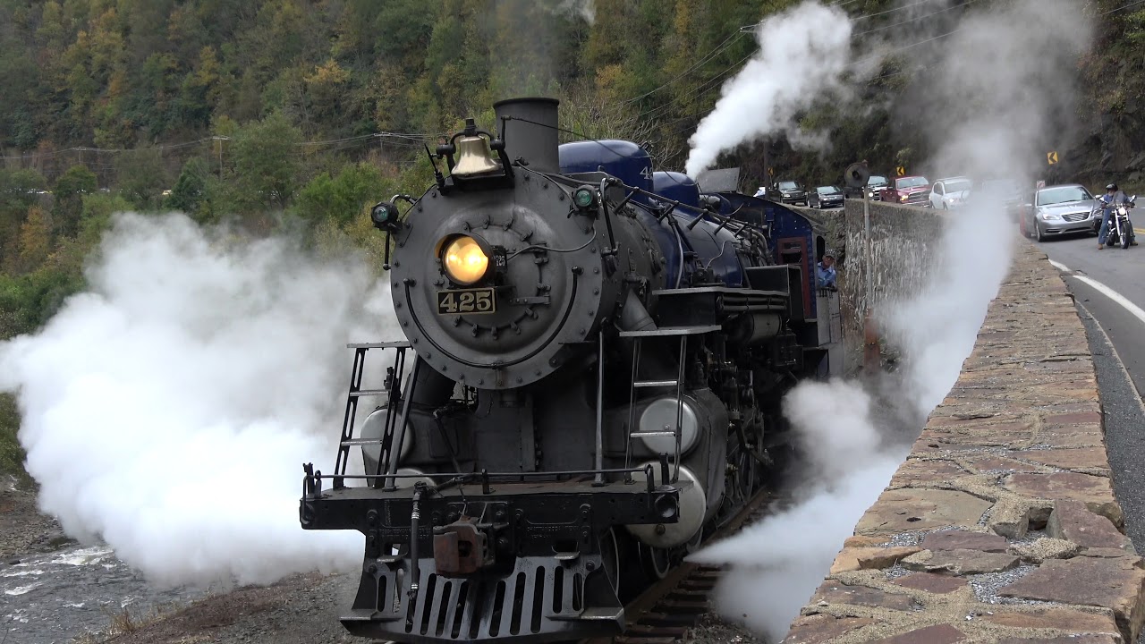 Reading and Northern 425 Railfan Special - YouTube