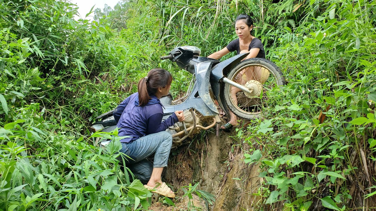 Rescuing Crashed Motorbike and Victim - Amazing Recovery and ...
