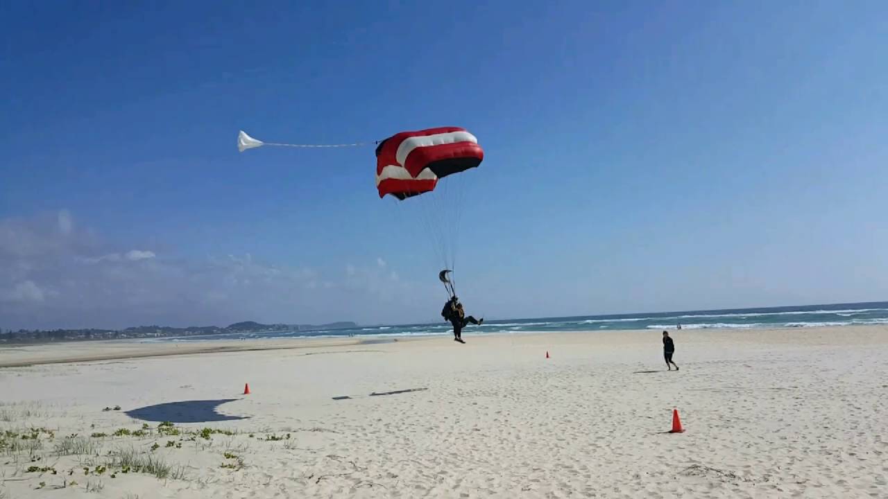 Midge Skydiving - YouTube