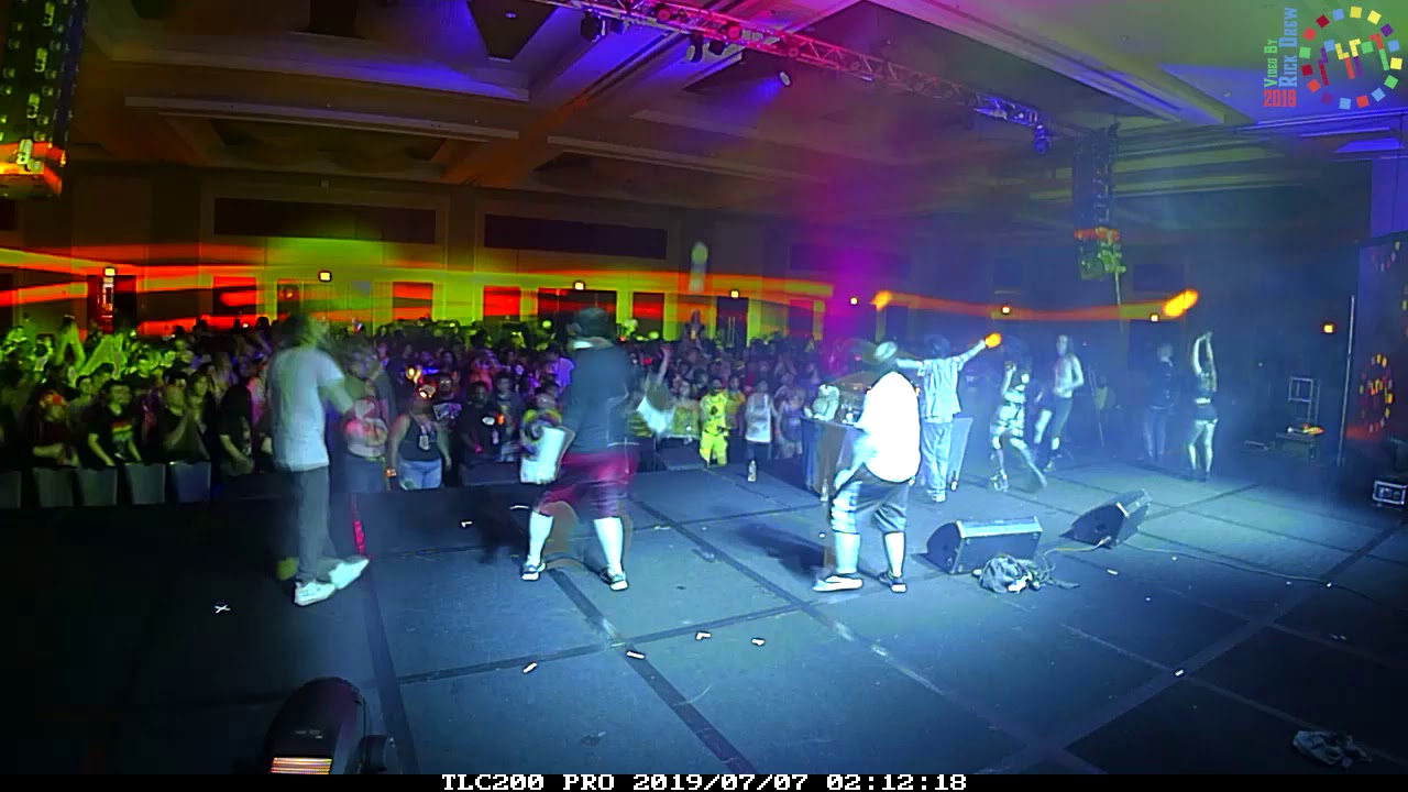 Anime Midwest 2019 timelapse - Saturday Rave - YouTube
