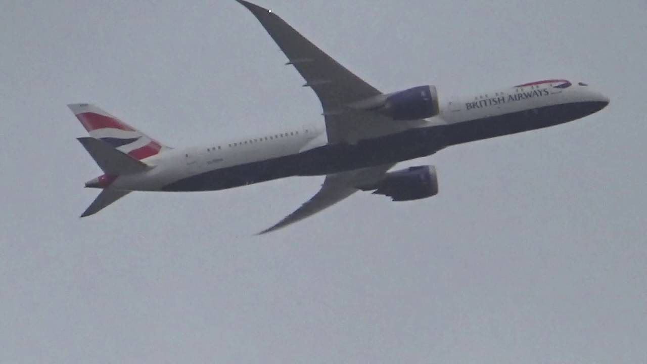 British Airways Boeing 787-9 Dreamliner G-ZBKB BA197 flying oner Clewer ...