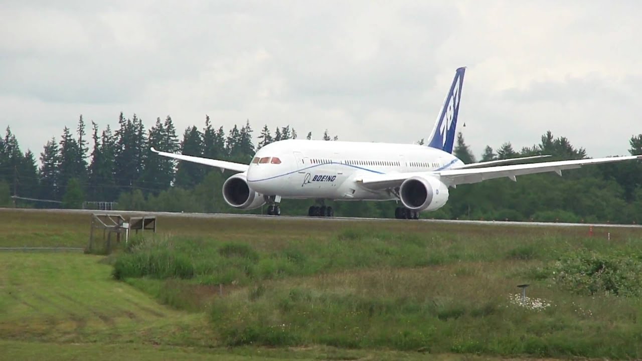 First Boeing 787 with GE GEnx engines - YouTube