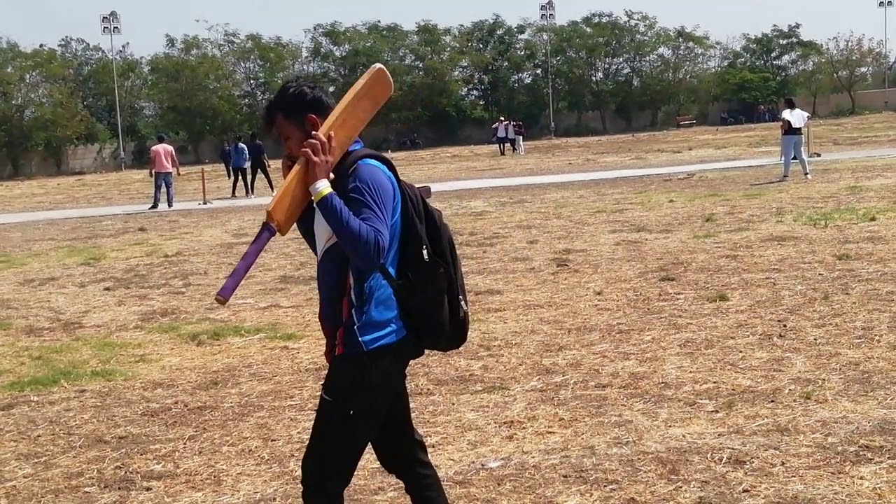girls playing cricket match in MGITER collage - YouTube