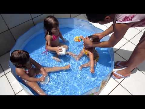 as tres meninas no quintal