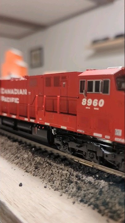 ScaleTrains ES44AC + Bowser SD30C-ECO Rumble by with Loksound5 DCC. #trains #hoscale - YouTube