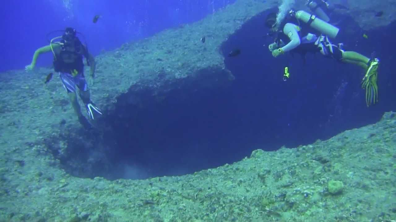 Guam 40 Meter Deep Blue Hole Diving 關島40米深藍洞潛水 - YouTube