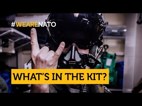 What’s in the kit of a 🇺🇸 US Navy fighter pilot?