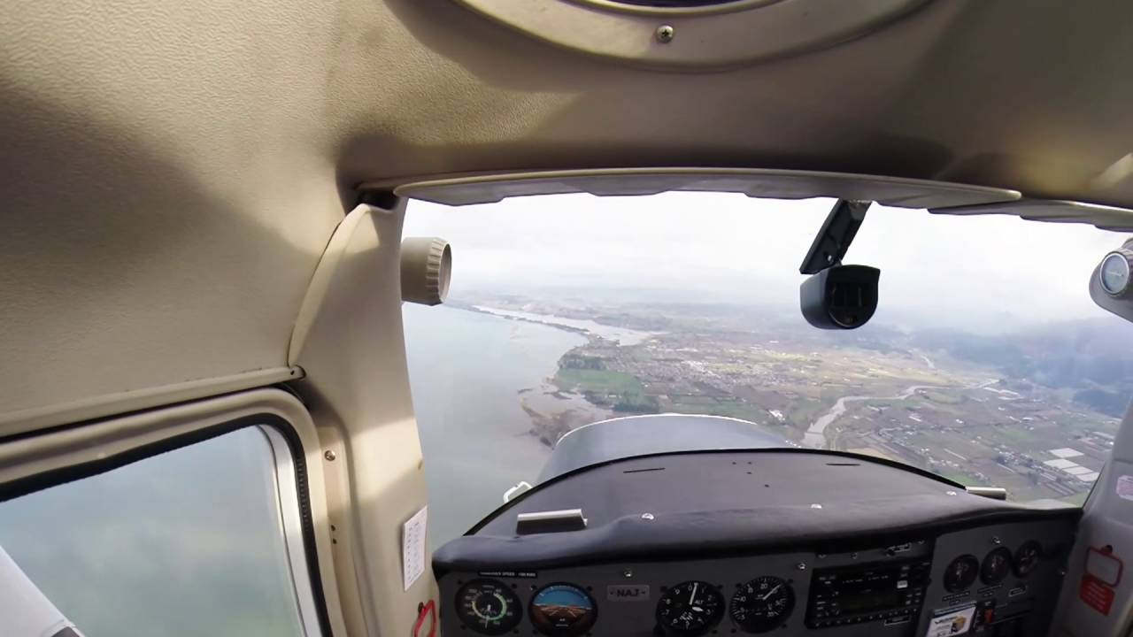 C152 Aileron Roll - YouTube