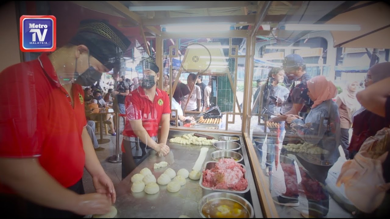 Lelaki itu sudah diberhentikan, kami mohon maaf - Pengurus restoran ...