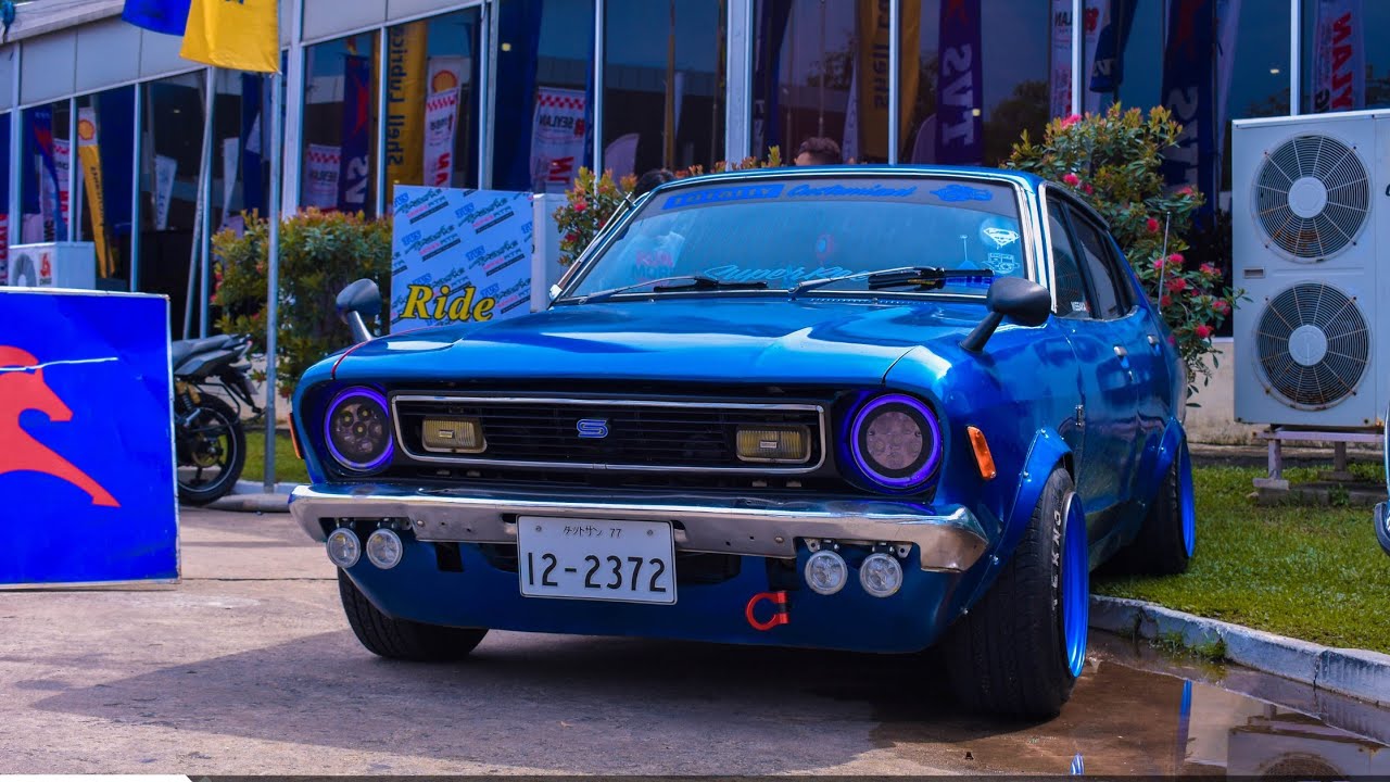 Nissan Datsun B211 backfire ("Super Bee") - YouTube