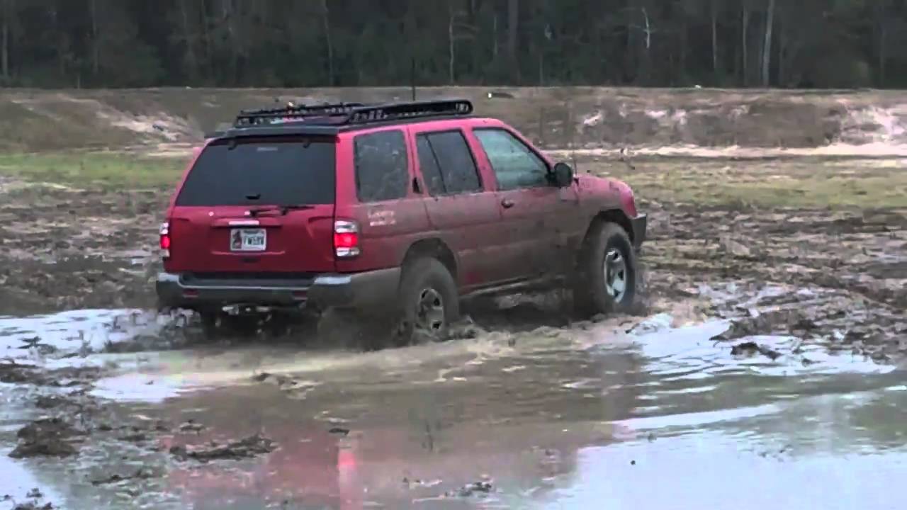Nissan Pathfinder mudding - YouTube