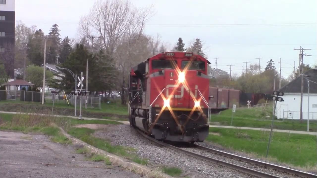 (HD) CN 8910 & CN 2307 (CN 402 East) Rimouski Qc ( Mont-Joli Qc M.P 124.45 ) - YouTube