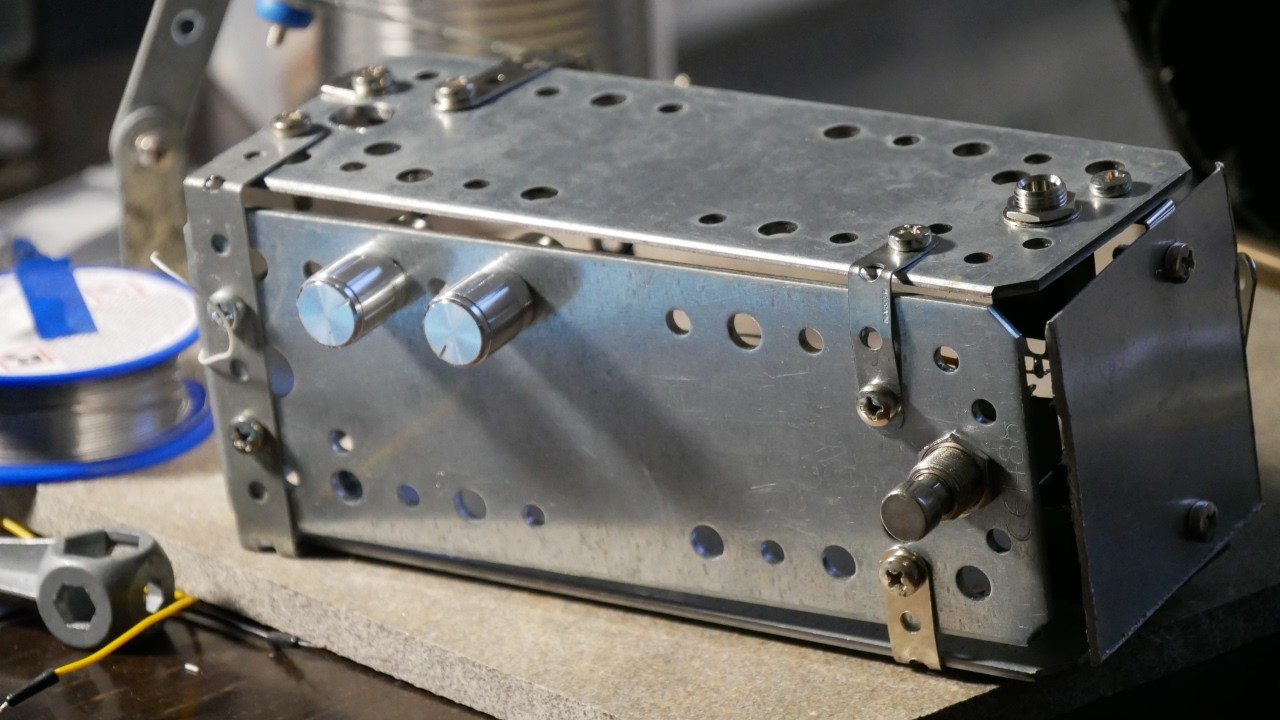 DIY Dallas-Arbiter Fuzz Face Build + Sound Test! - YouTube